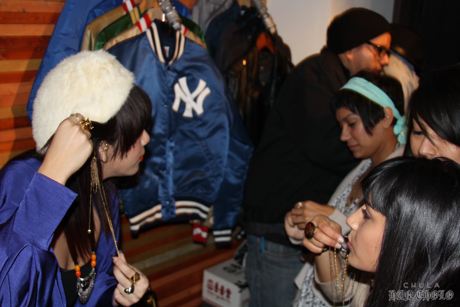 HAN CHOLO: Photo Recap: LAs Art Walk Han CholoTrunk Show