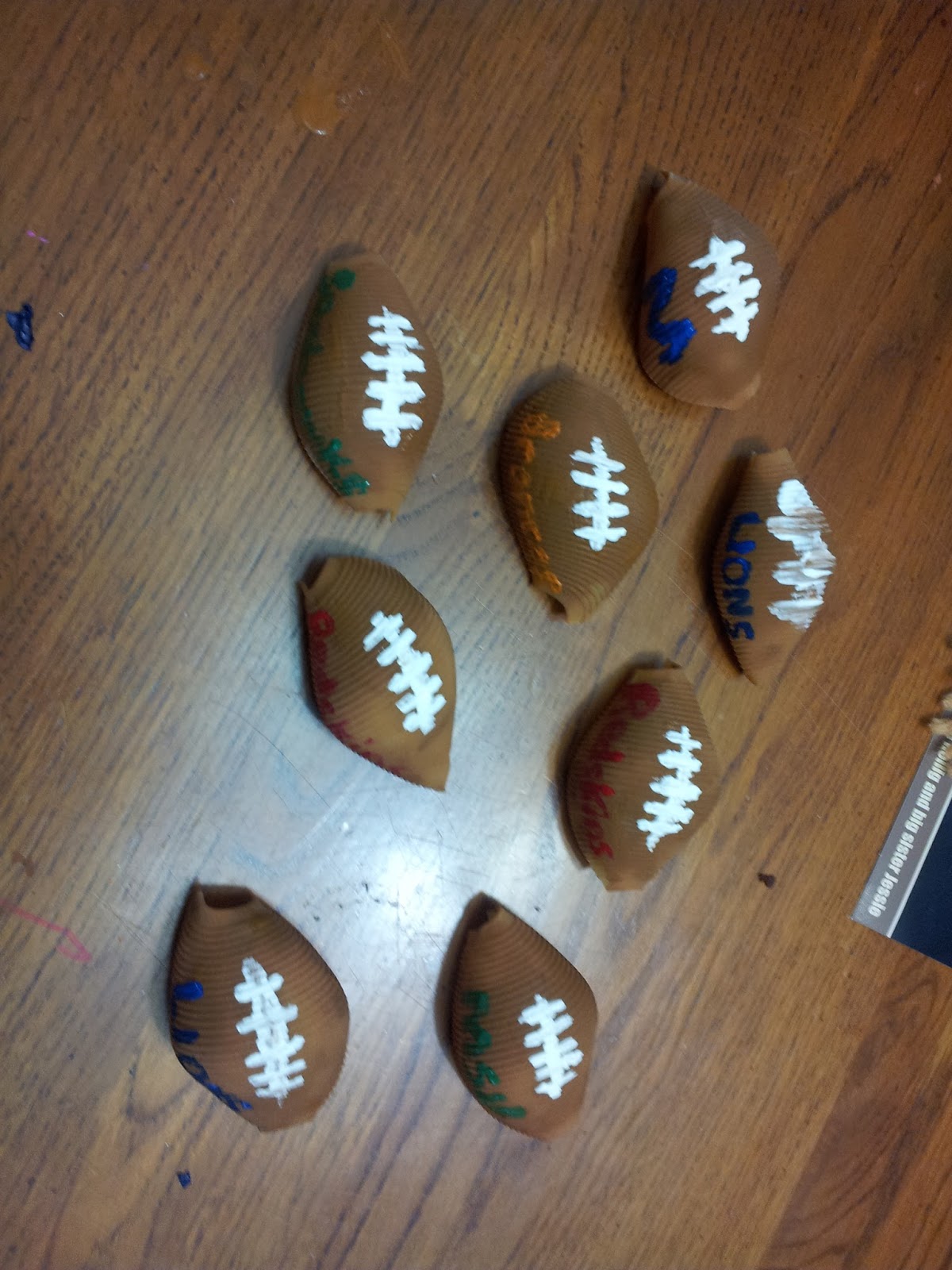 Working Mom Wonders: Football Crafts