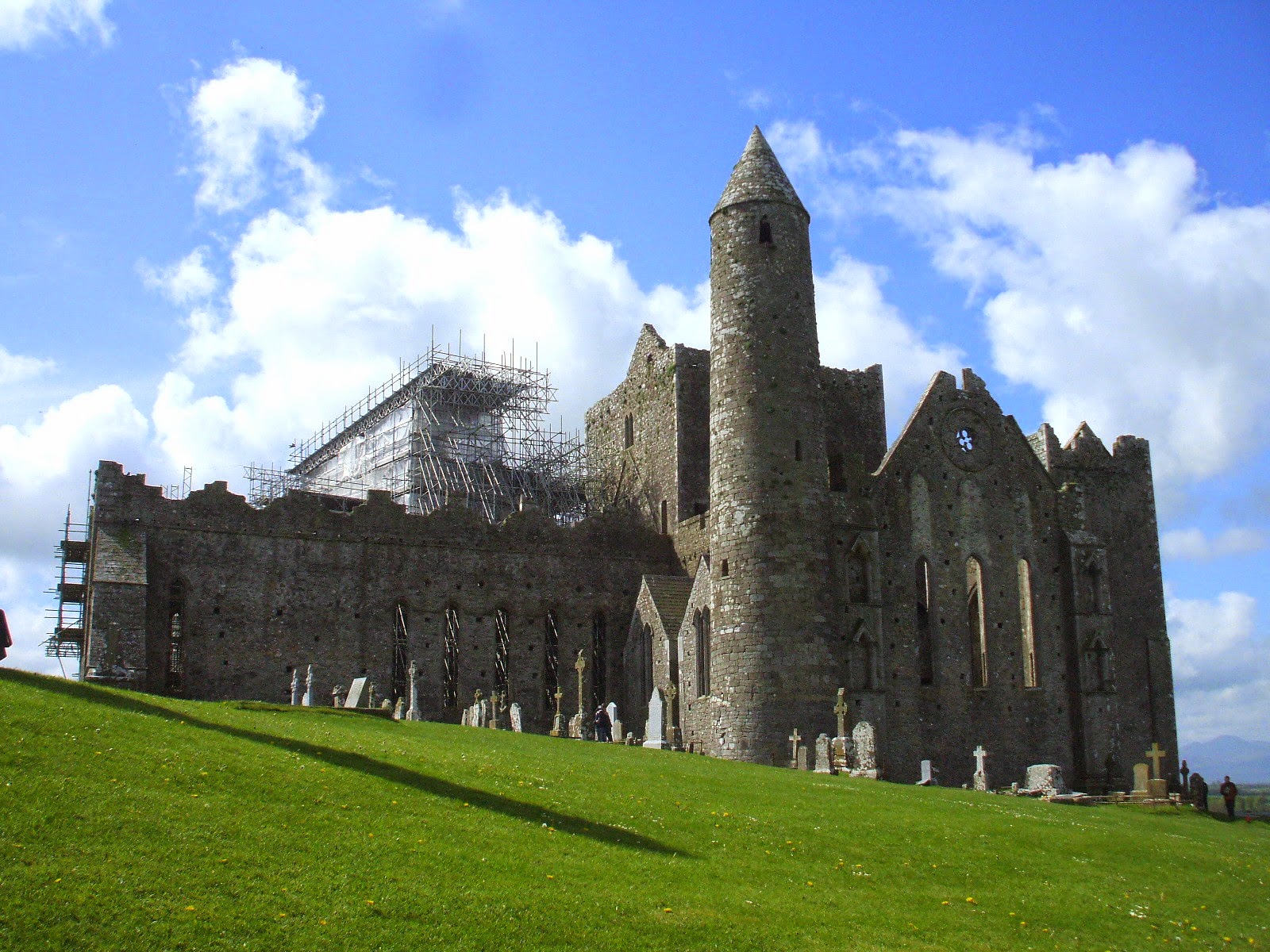 The On-Line Buzzletter: Ireland Trip #62: Arrival at the Rock of Cashel ...