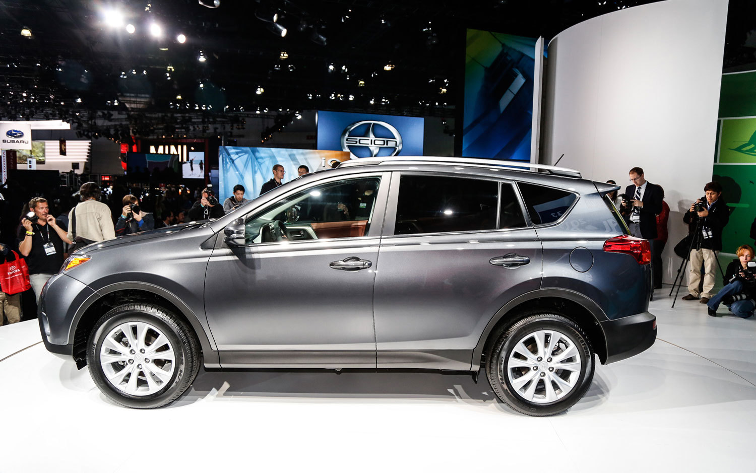 Cars Model 2013 2014: 2013 Toyota RAV4 Shows Off Stylish New Sheetmetal ...
