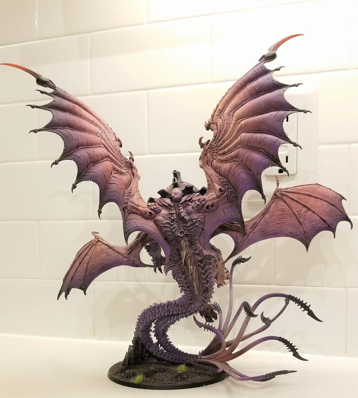 What's On Your Table: Custom Winged Hive Tyrant - Faeit 212