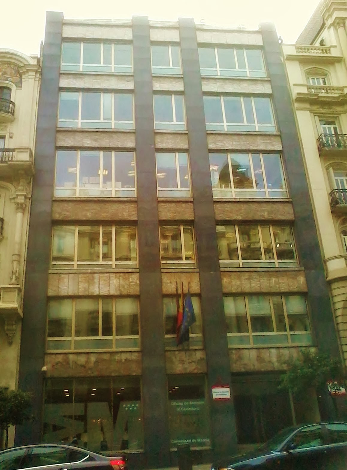 EL EDIFICIO DE LA GRAN VÍA, NÚMERO 3 DE MADRID Y SU CAFÉ.