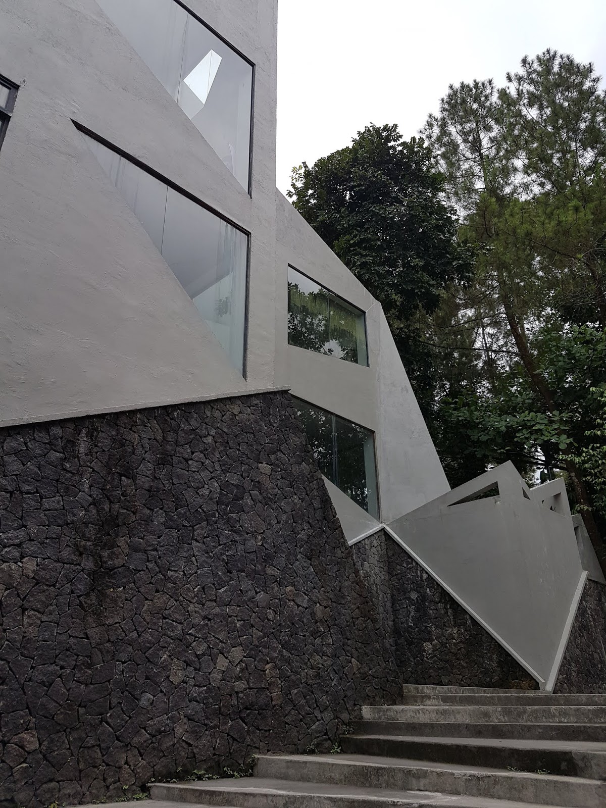 Museum Terbaik Indonesia : Ullen Sentalu | Chara Wanderlust