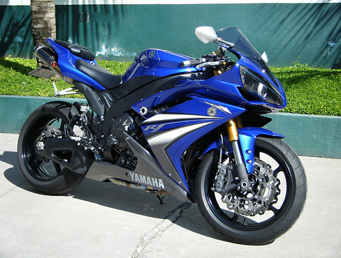 Meu Véio V8: Yamaha R1