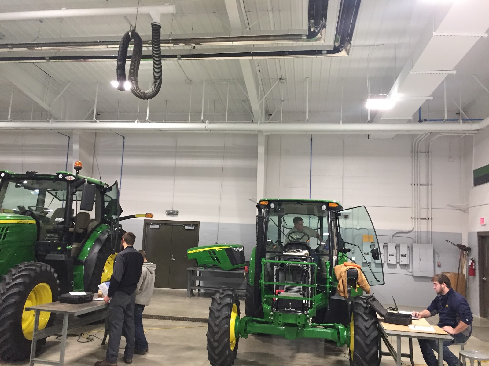 John Deere TECH Calmar: John Deere Information Technology