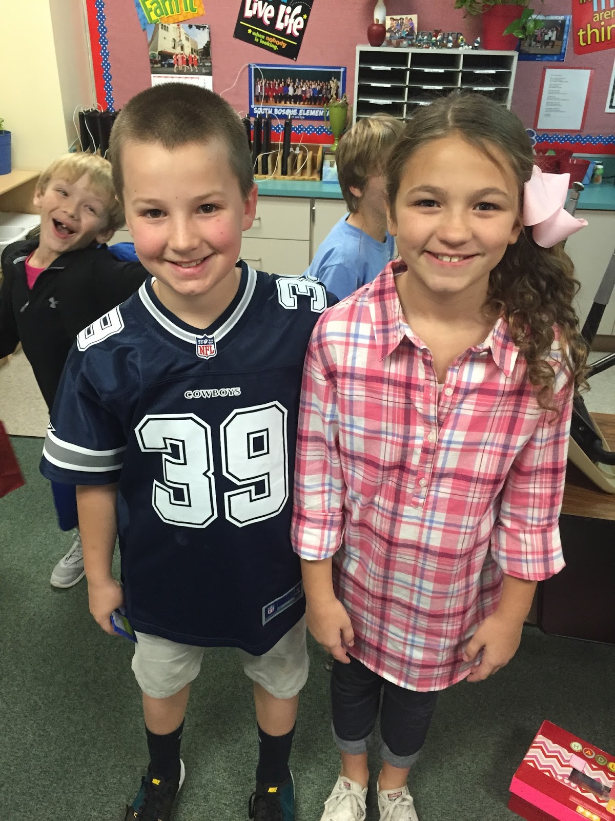 Trendy Mindy and Her Loves...: Kinder & 4th Grade Valentine's Parties