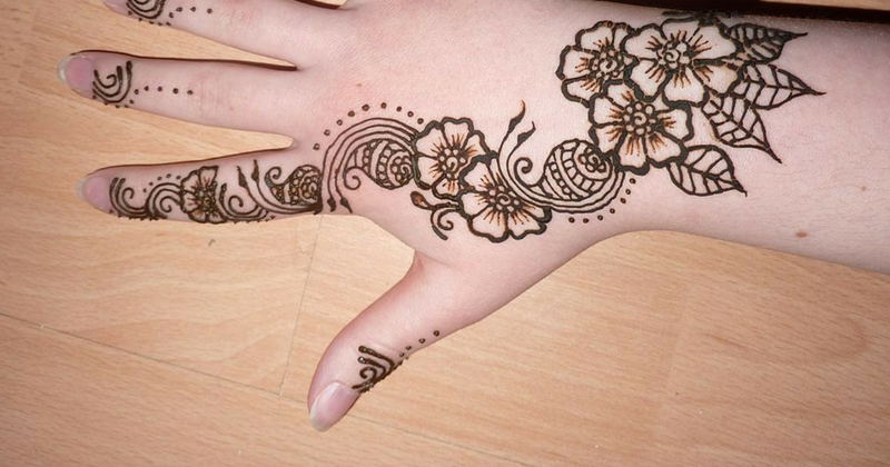 Gambar Bunga Henna Simple