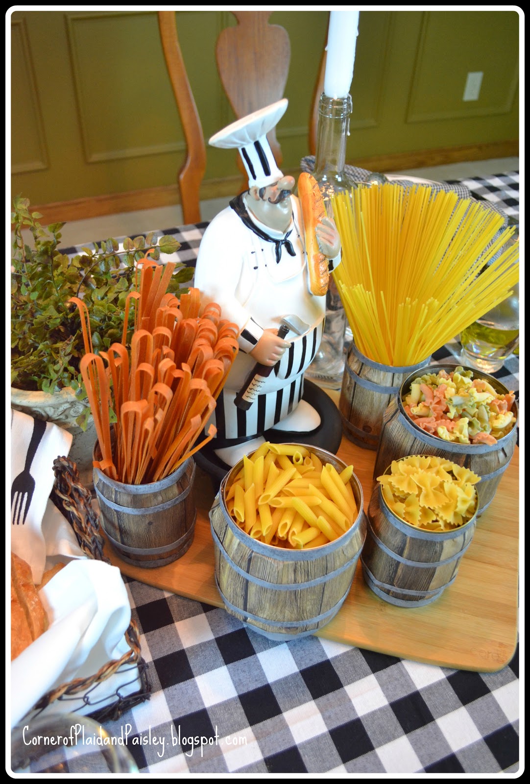 Pasta Dinner Tablescape - La Tavola di Cena Italiana - Corner of Plaid ...