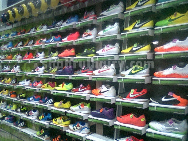 kedai sukan shah alam - Benjamin King