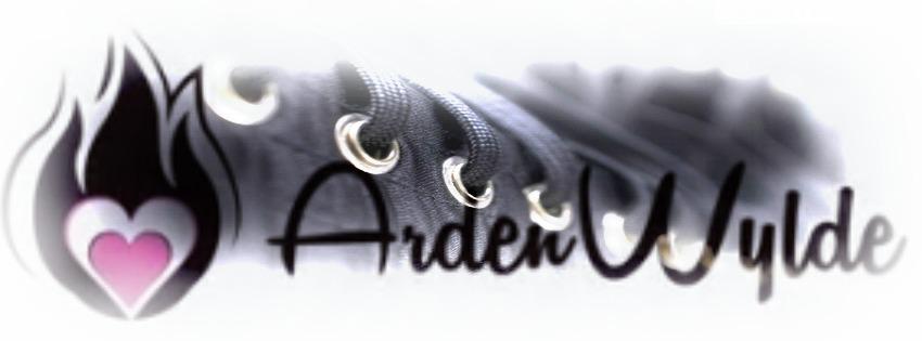 Amazeballs Book Addicts: Featured Author: Renee Lee Fisher