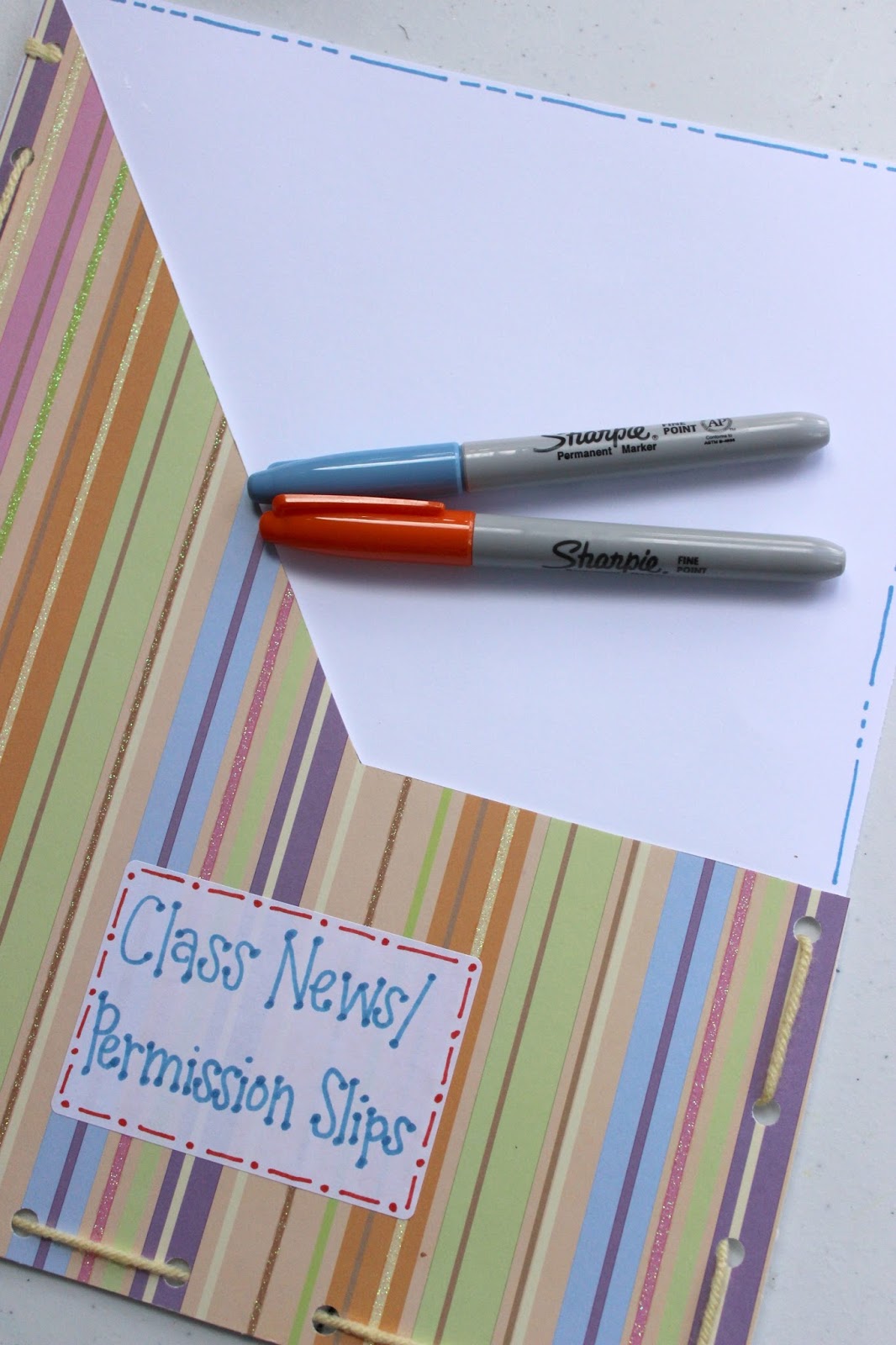 DIY Pocket Folder Paper Organizers - I Dig Pinterest