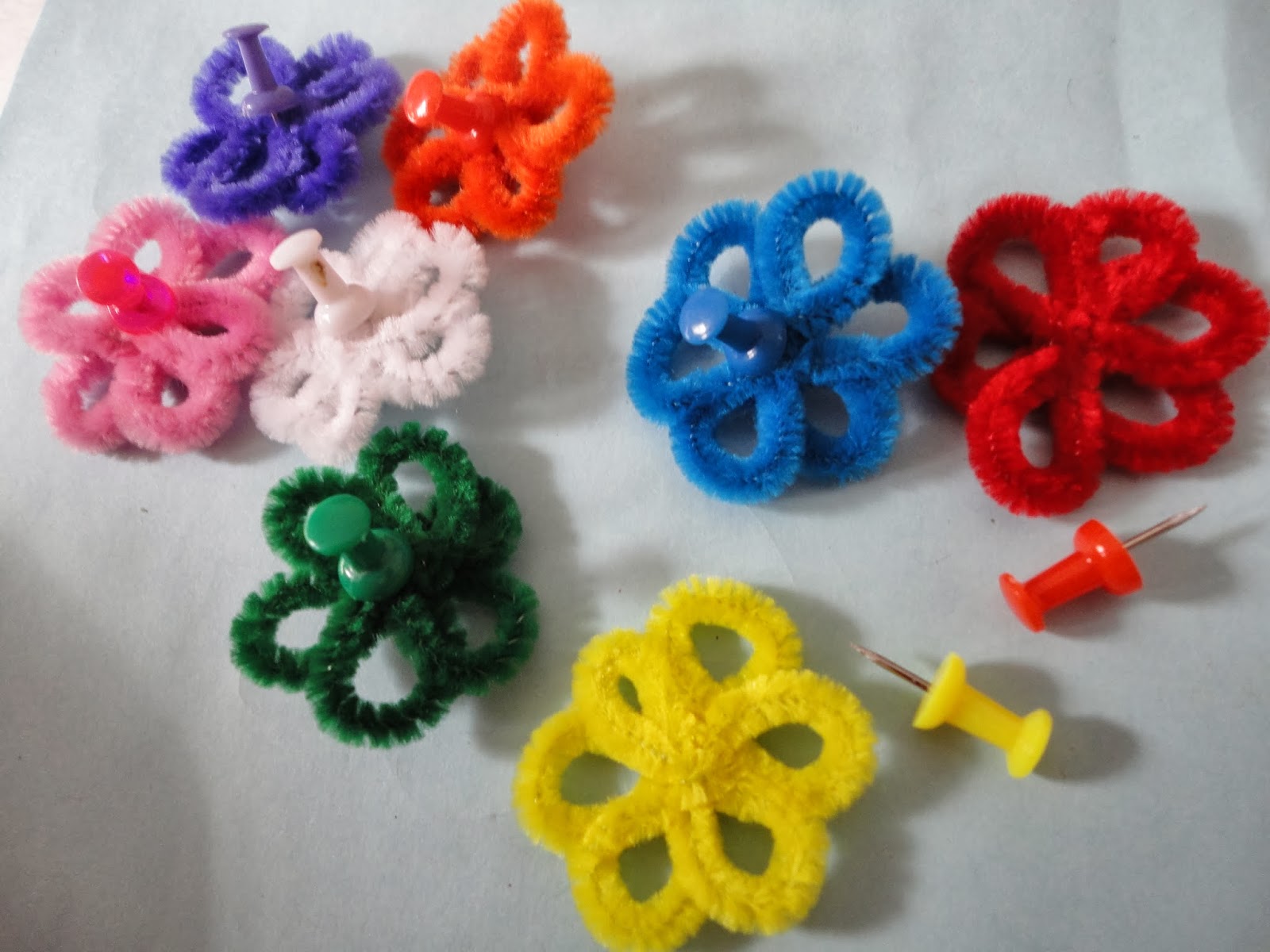 Nisha's Creative Arts and Crafts.: COLORFUL DISPLAY BOARD PINS