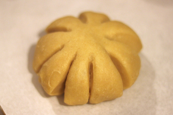 Cookistry: Pumpkin-shaped, pumpkin-free buns