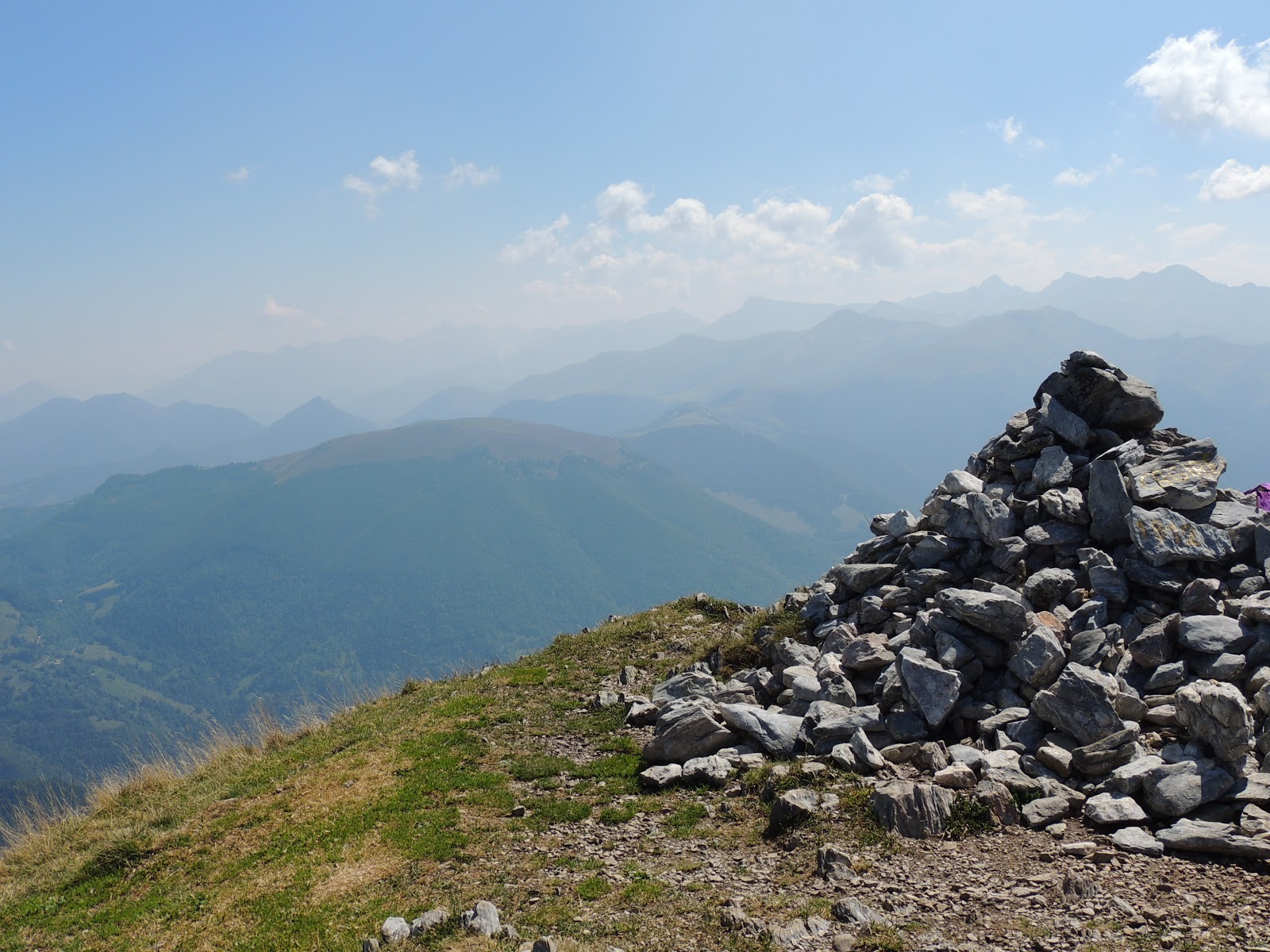 Les Pyrénées: Photos, randonnées, paysages et rencontres: Le Pic du ...