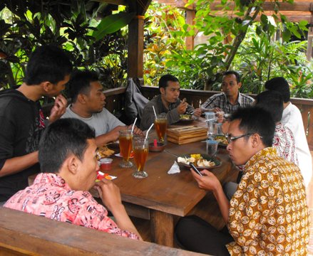 kampung labasan resto