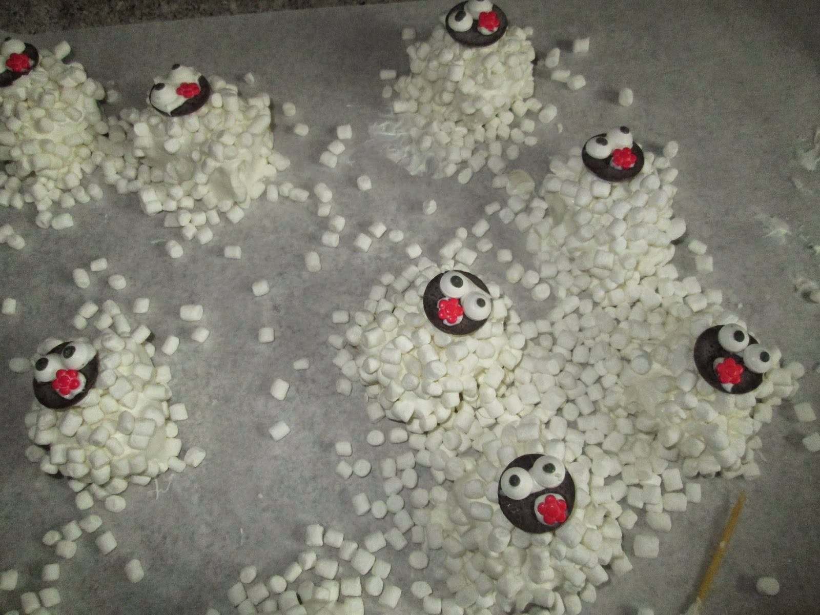 roommom27: Sheep Rice Crispy Treats