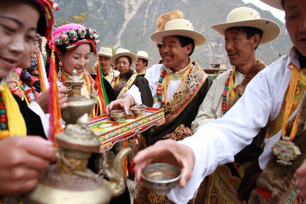 Orang Tibet merayakan Tahun baru Tibet ~ China Indonesia Information