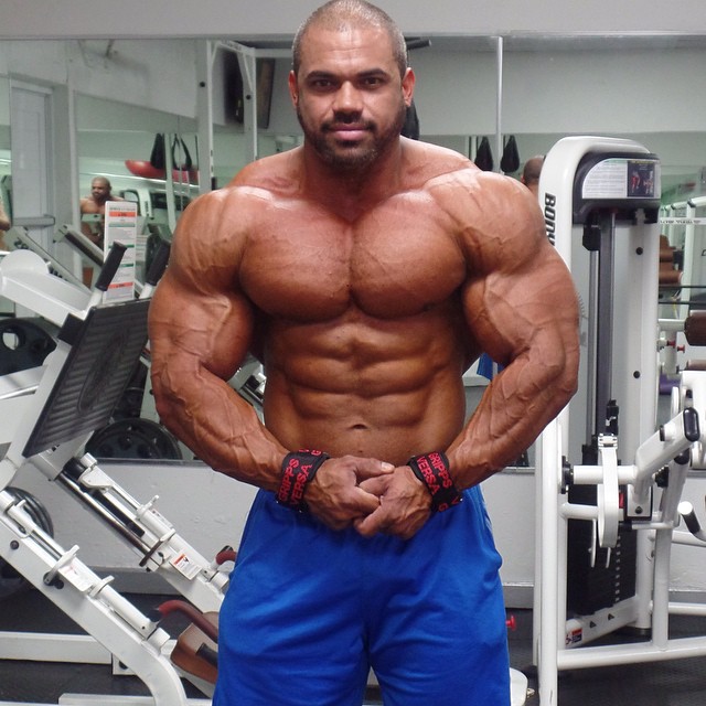 Muscle Lover: Puerto Rican bodybuilder Alexis Rivera Rolon