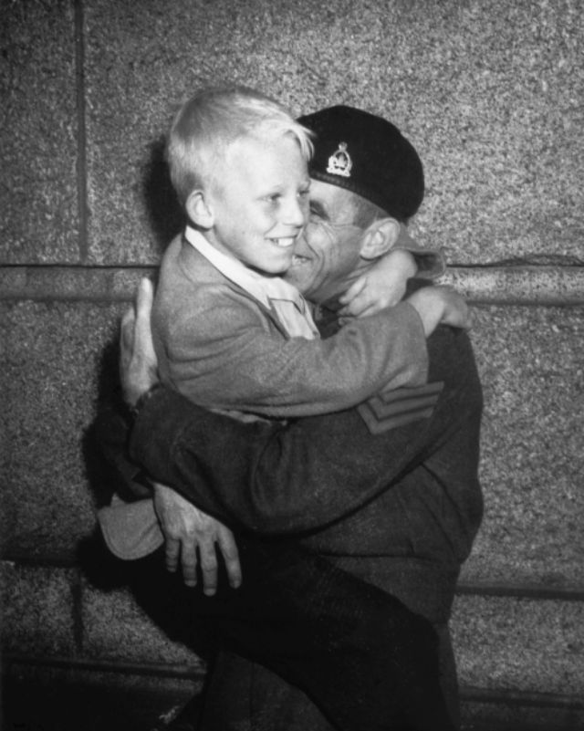 'Wait for Me, Daddy' – Story Behind One of the Most Famous Photos to ...