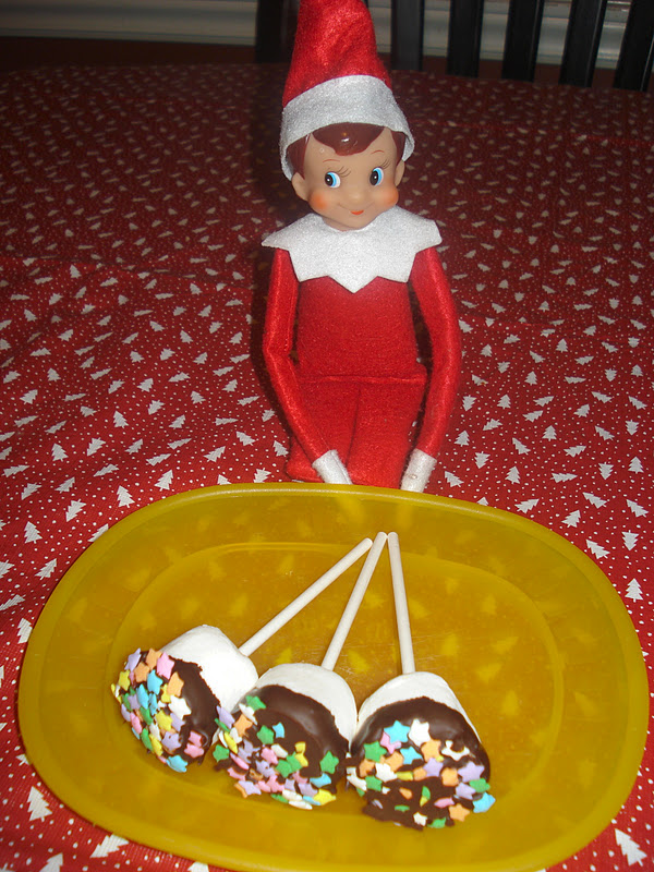 East Coast Mommy: Elf "Kiss" Box... and other "Elfie" Antics