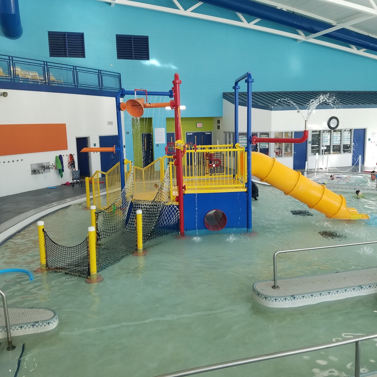 Play St. Louis: Ballwin Pointe Indoor Pool, Ballwin