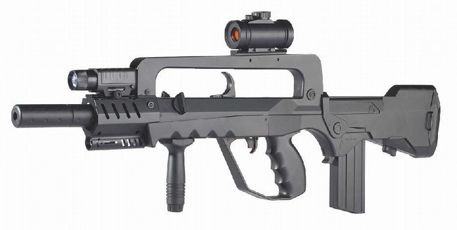 Defensa y Armas: Fusil de asalto: FAMAS (Francia)