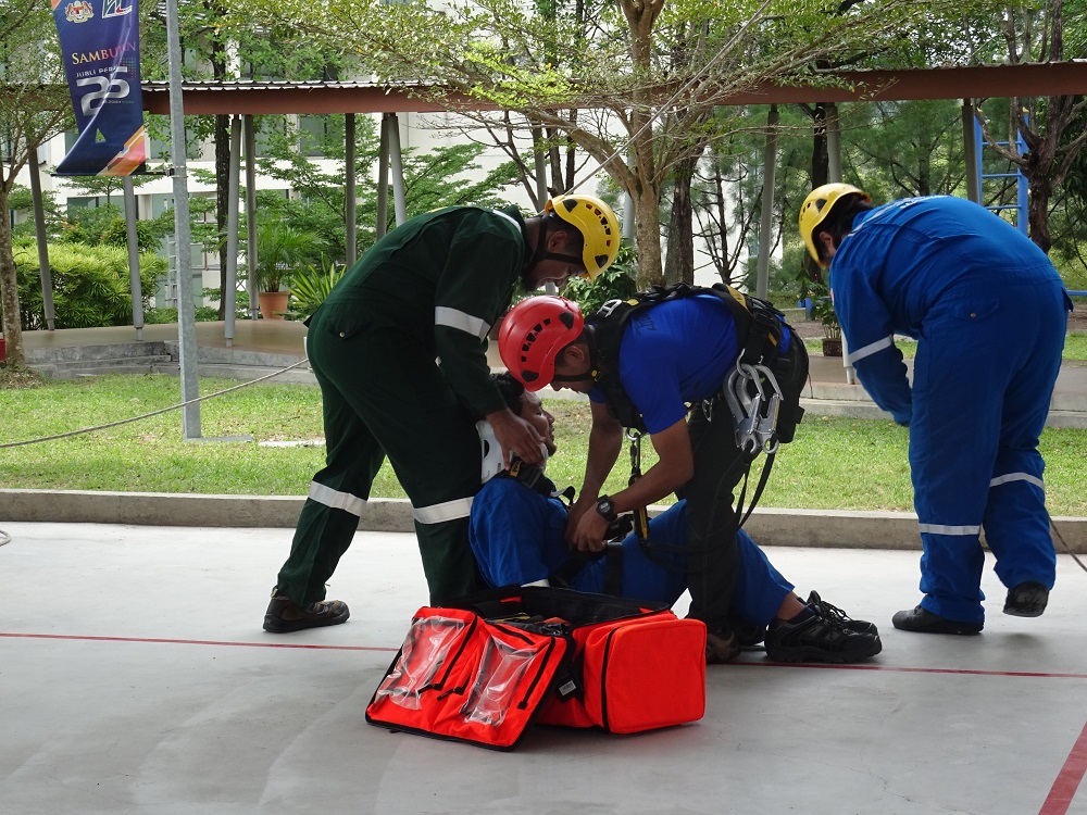 UNI MALAYSIA LABOUR CENTRE: UNI MLC Solidarity Visit to NIOSH and UNI ...