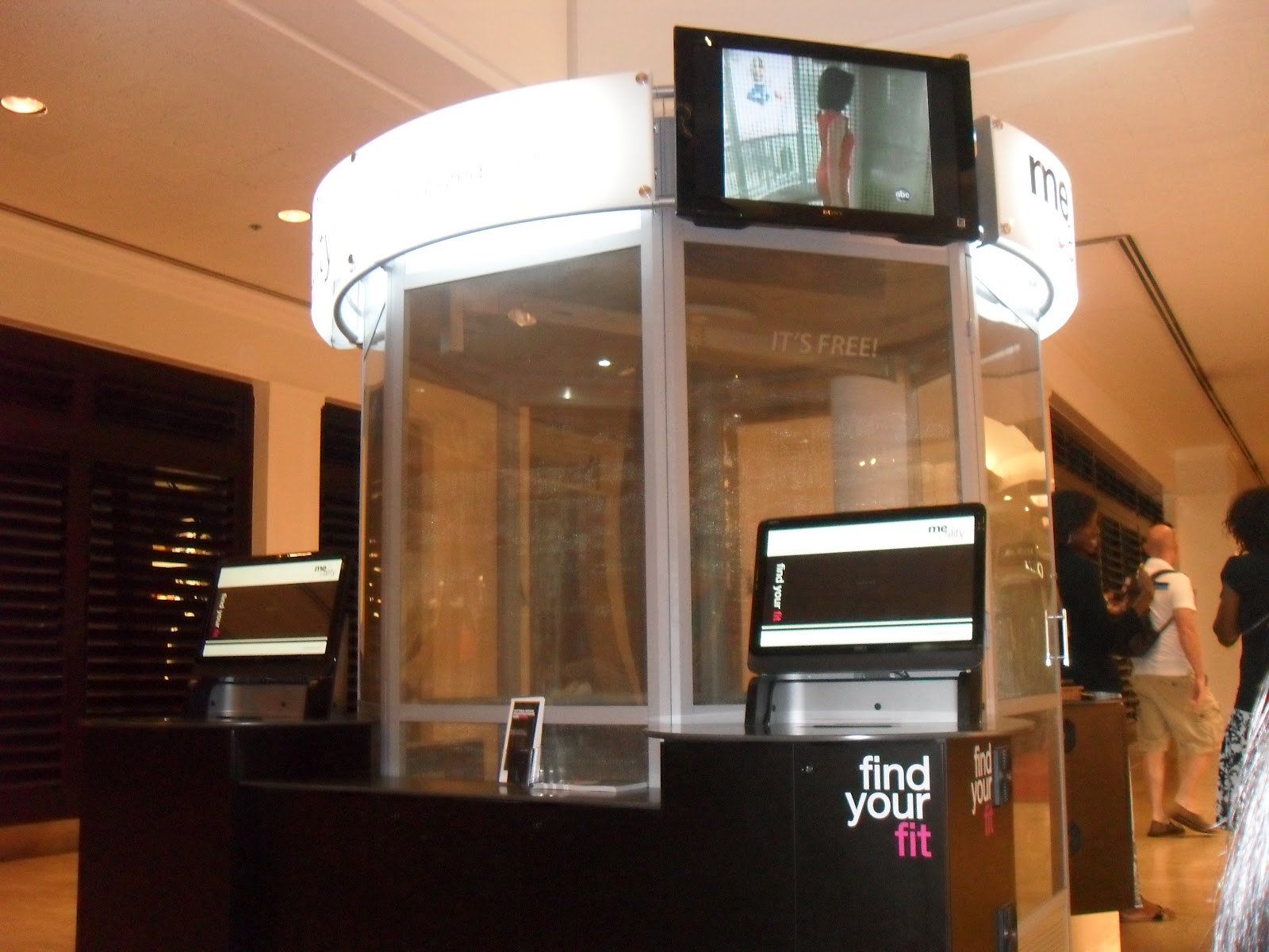 Preppy Premed: The Full-Body Security Scanner...in a MALL