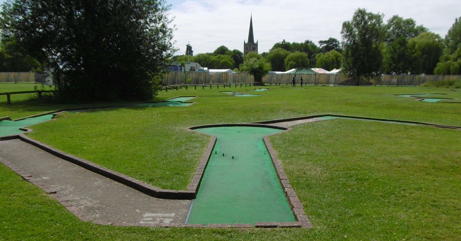 The Ham and Egger Files: Minigolf in Stratford-upon-Avon