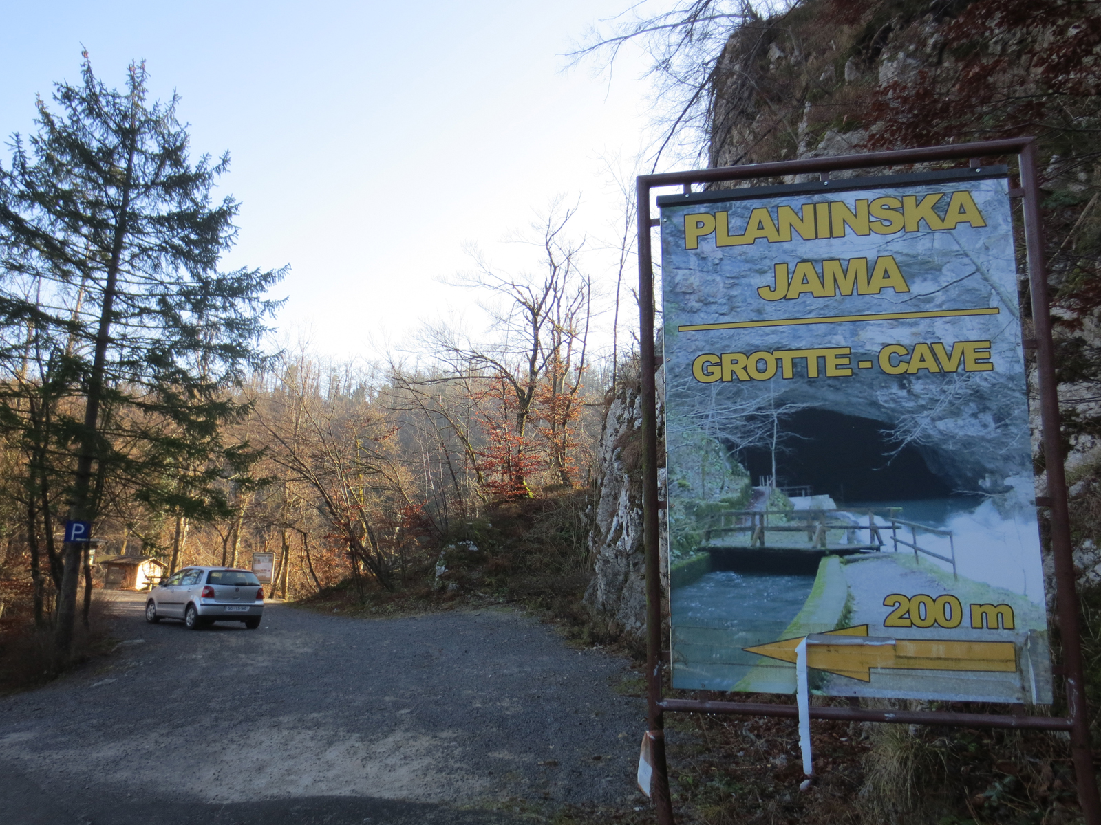 Menard & Jack Russell Terrier: Ravbarjev stolp, Planinska jama in ...