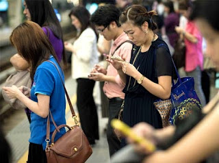 Geelong Visual Diary: Smart phones mess with your head