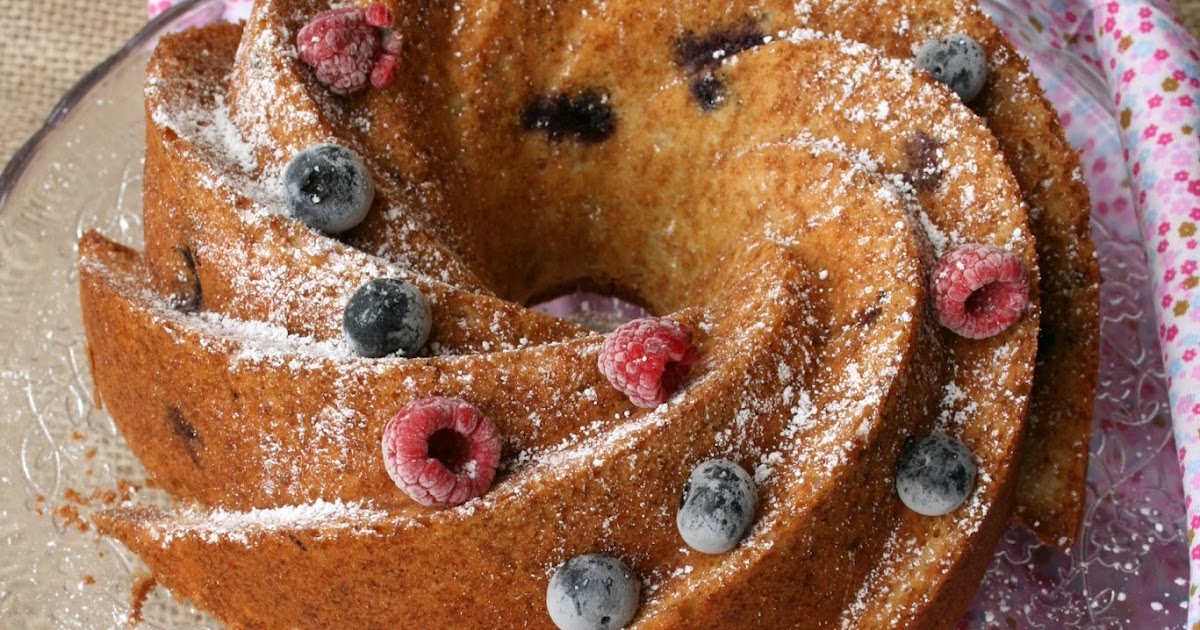 BUNDT CAKE DE REQUESÓN Y FRUTOS ROJOS | El Ágora de Ángeles