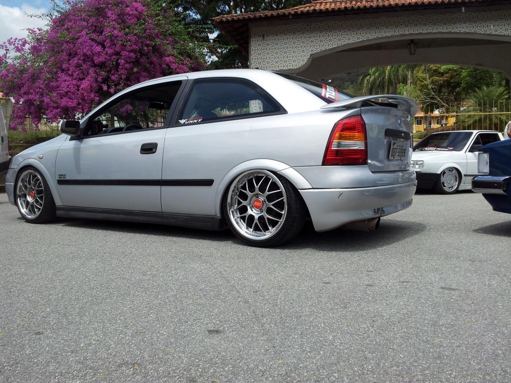 automotive trend center: ASTRA SOCADO COM RODAS BBS