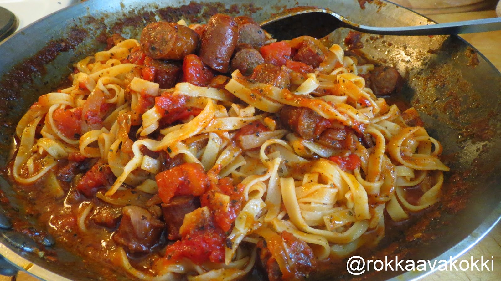 @RokkaavaKokki: Merguez-pasta ja parempi makkarasoosi