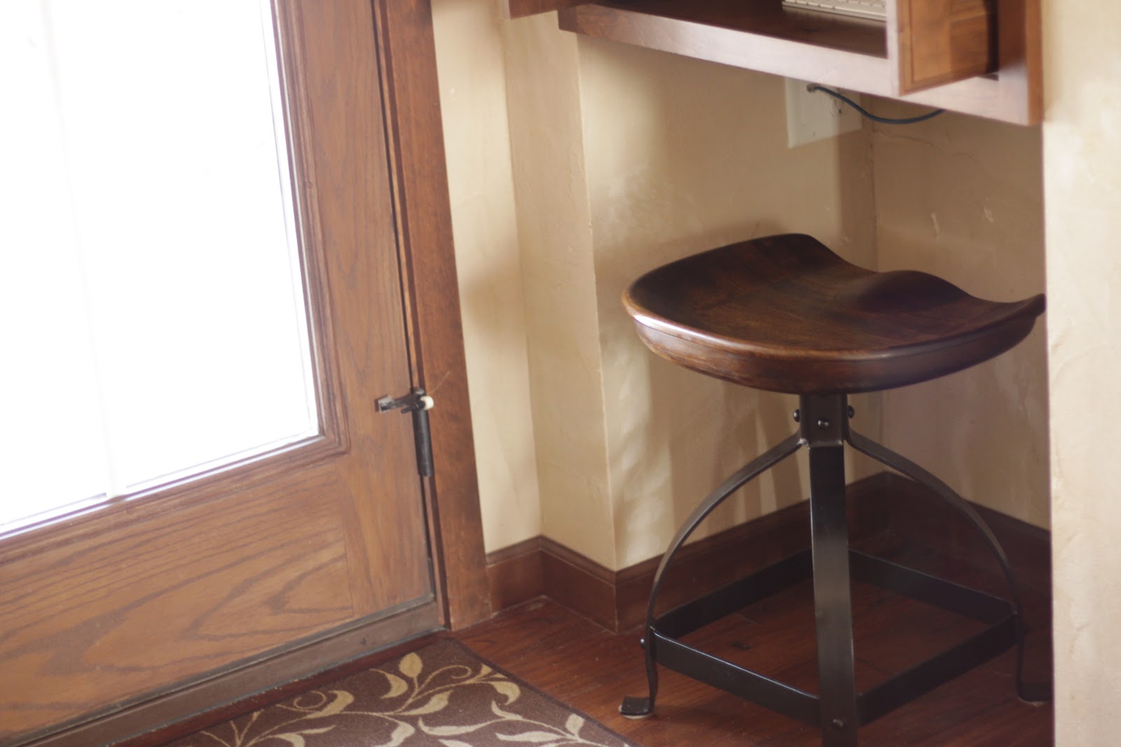 Creative Juices Decor: Ideas for Computer Niche or Spaces.