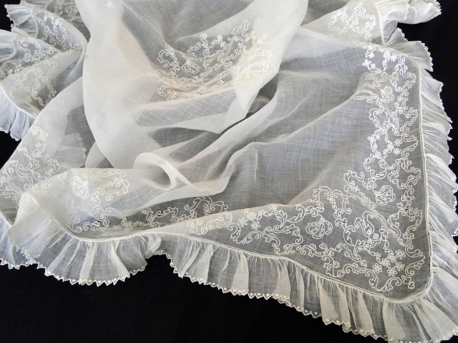 Buyer & Seller of Antique Lace, Fine Linens, Vintage Clothing, Haute ...