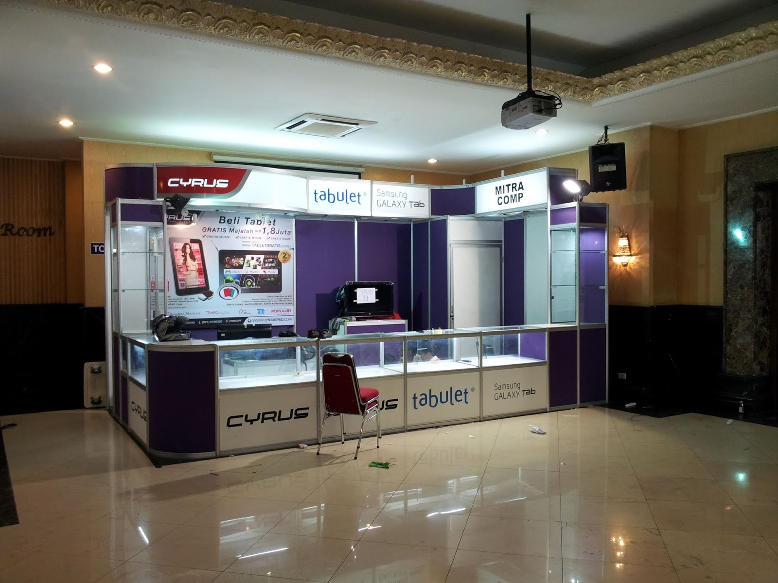 DEKORASI STAND PAMERAN SEDERHANA: DEKOTASI STAND PAMERAN SEDERHANA