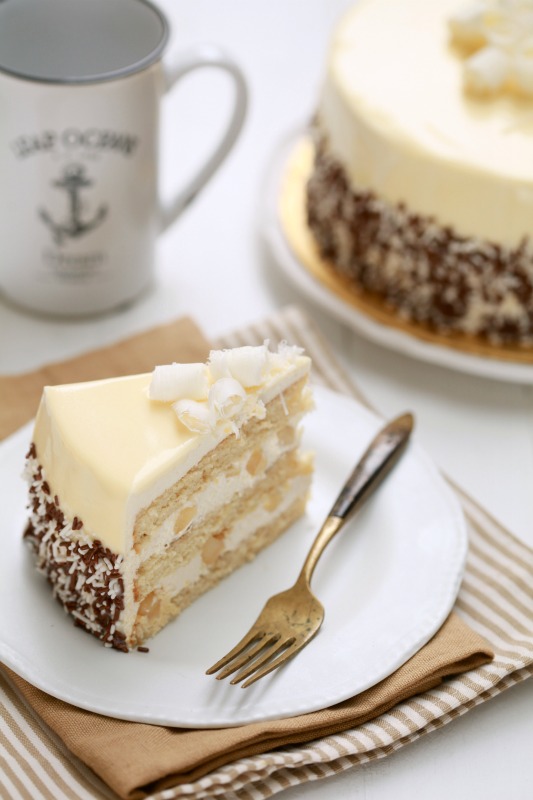 WHITE CHOCOLATE MACADAMIA CAKE - masam manis