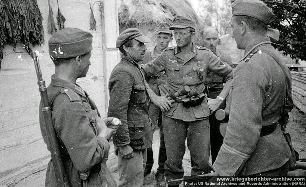 NASIONAL SOSIALIS INDONESIA: Foto-Foto SS-Kriegsberichter August Ahrens