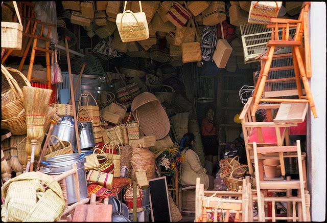 Amazing Color Photographs of Everyday Life in Lima, Peru in the 1970s ...