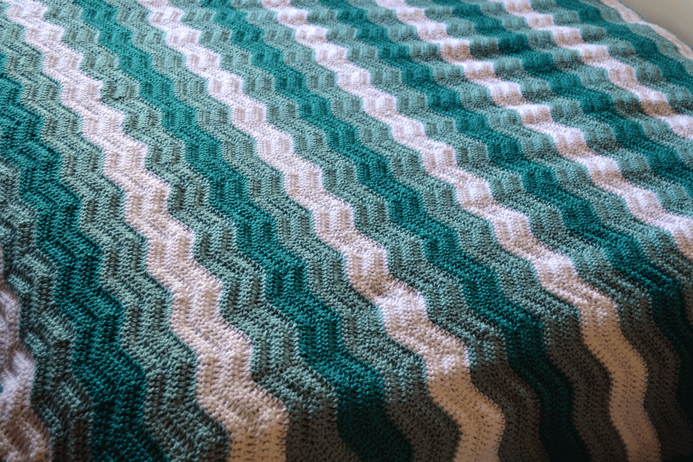 gemini stitches: "Ocean waves" crochet ripple throw