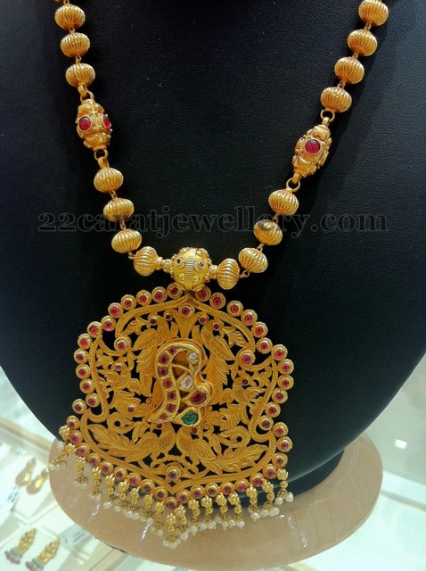 Gold Necklace with Fancy Locket - Jewellery Designs