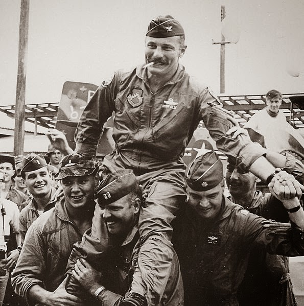 Chant du Départ: The Friday Flyby - 01 November