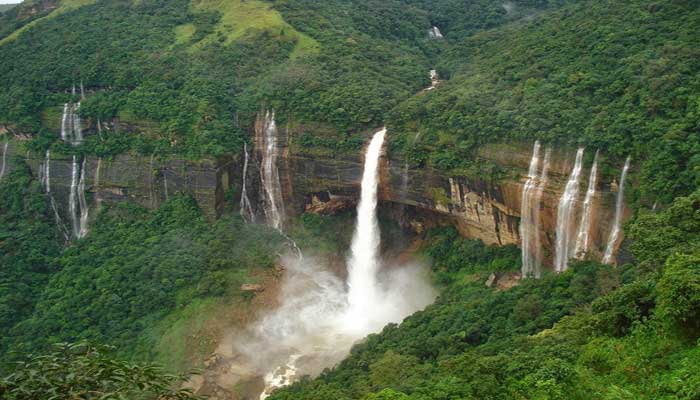 NIKMATI JERNIHNYA AIR TERJUN CURUG CIPENDOK DI LERENG GUNUNG SLAMET ...
