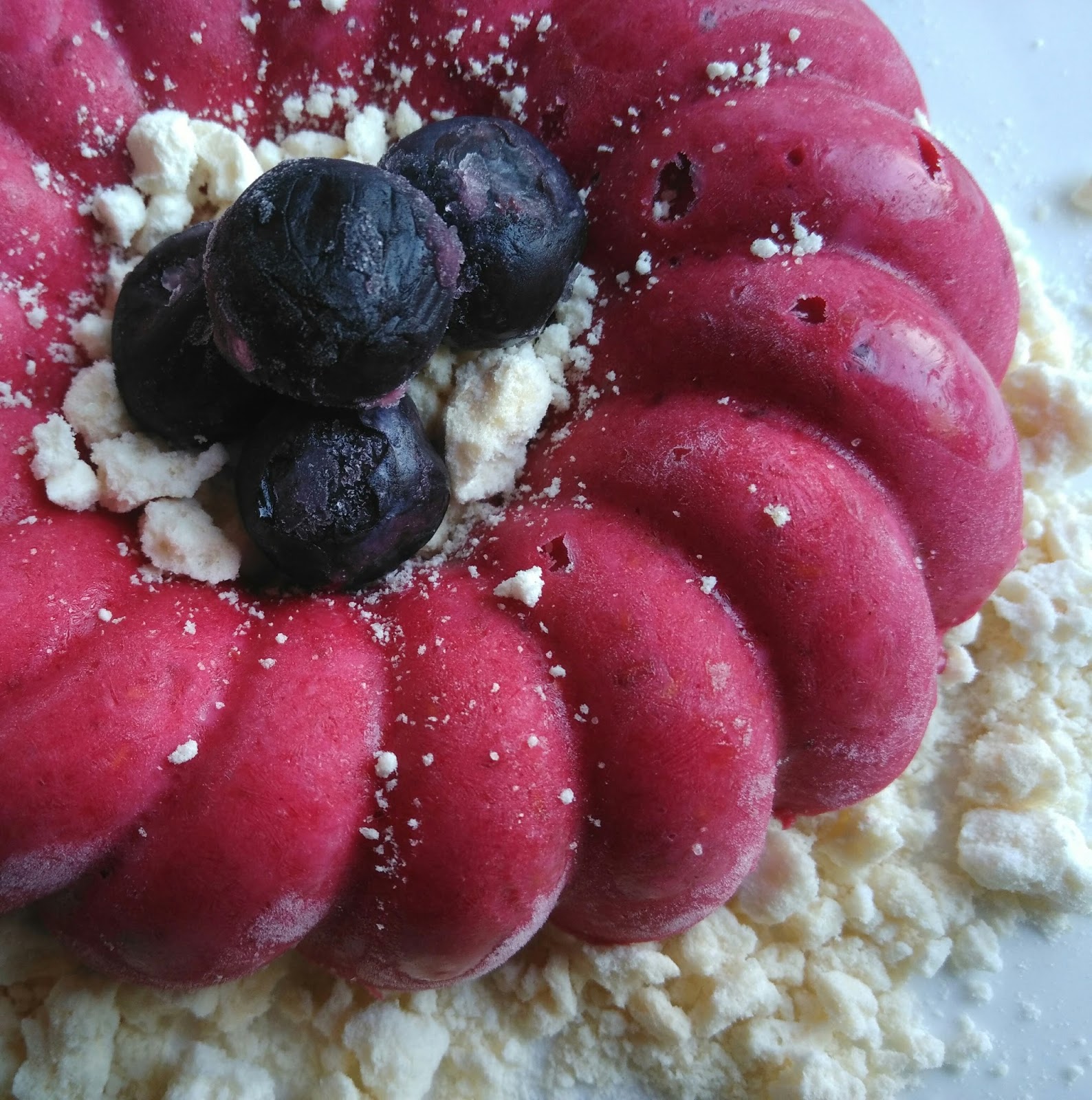 Meringue glacée framboise et sa chantilly chocolat