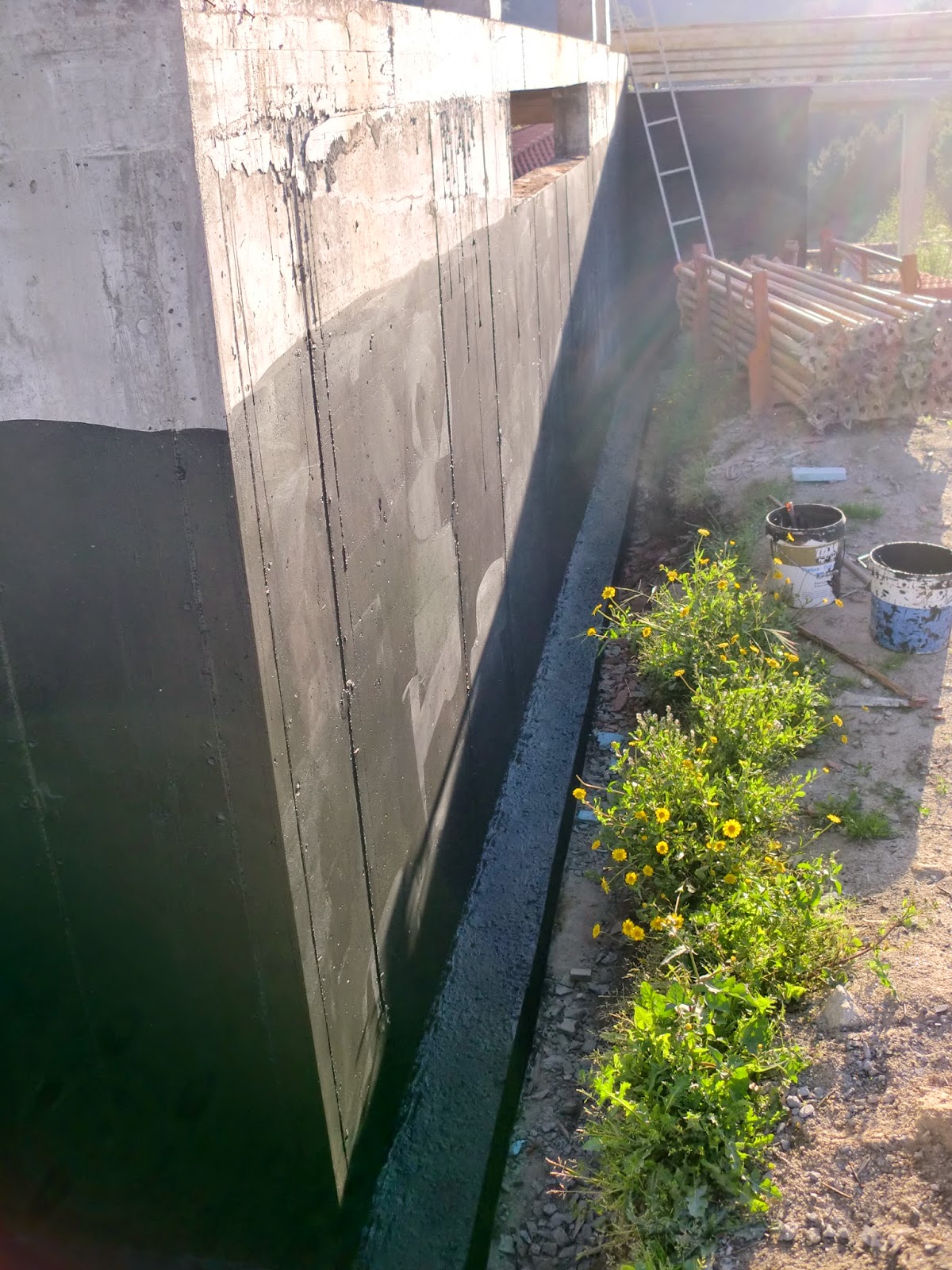 A CASA DOS FÉLIX: Impermeabilização das fundações e cave