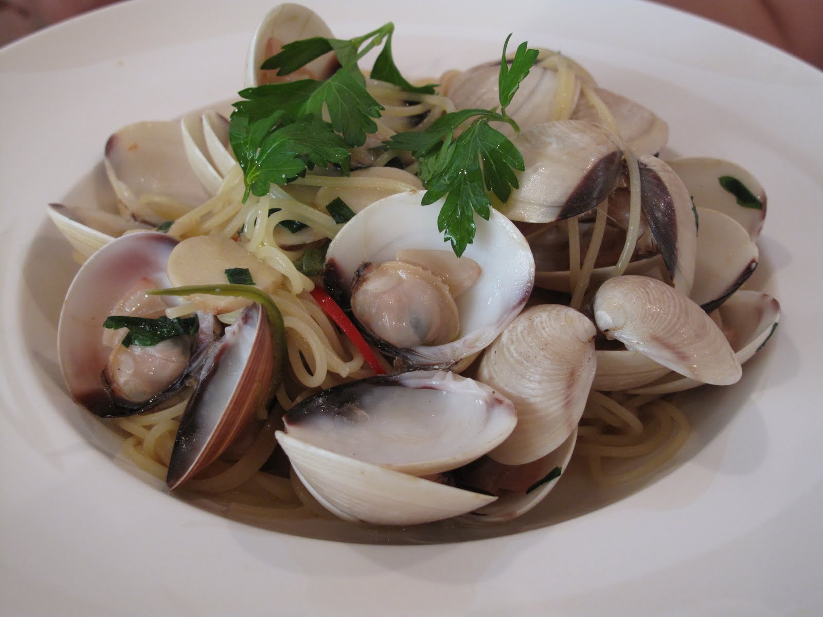 Only Slightly Pretentious Food: Review: La Strada