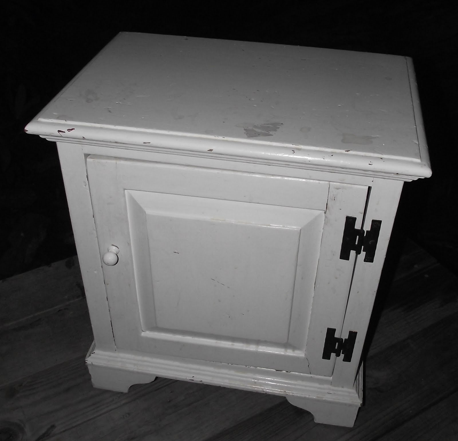 Serendipity Chic Design: The little red table