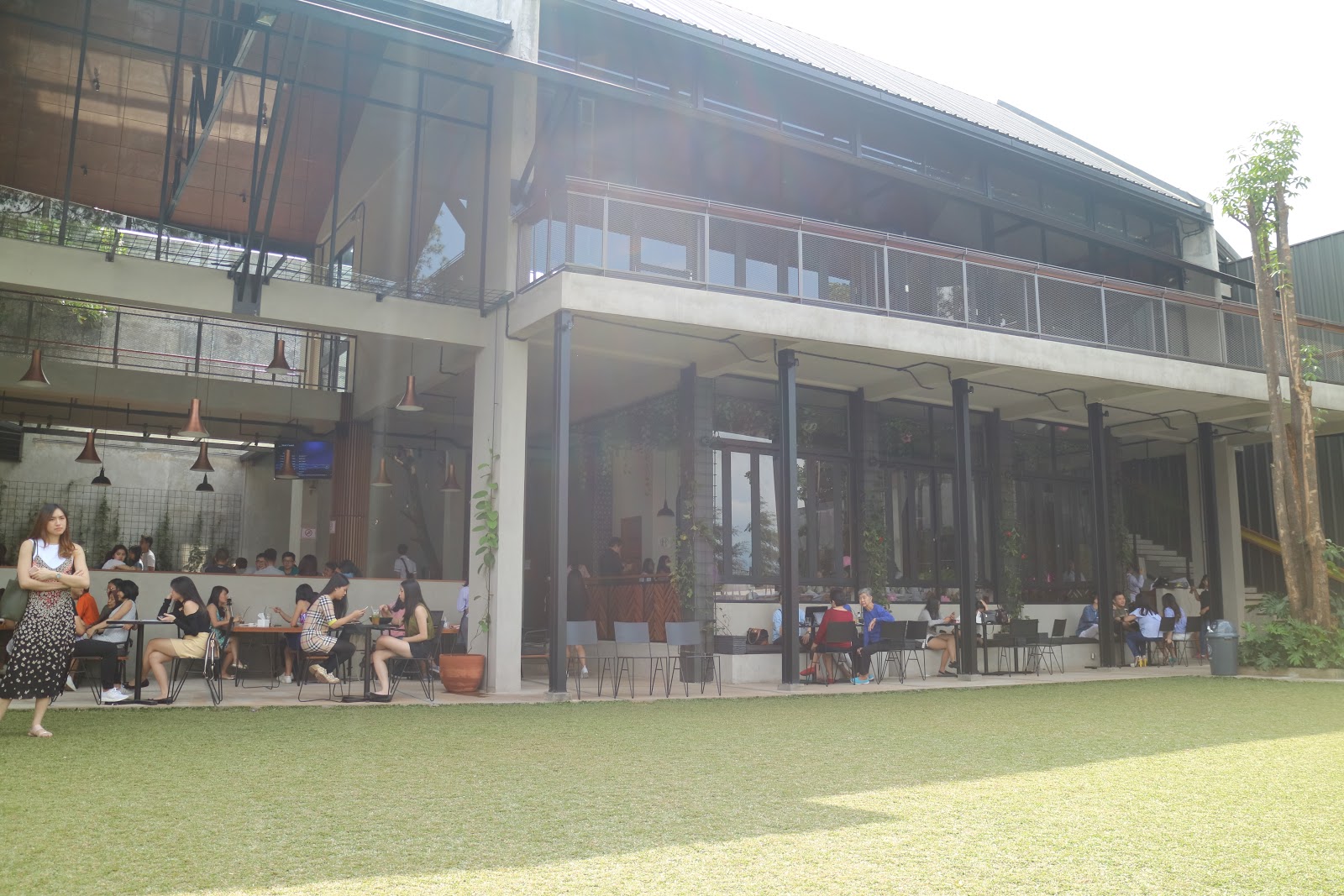 CAFÉ BARU DI BANDUNG: KALPA TREE RESTO CIUMBULEUIT