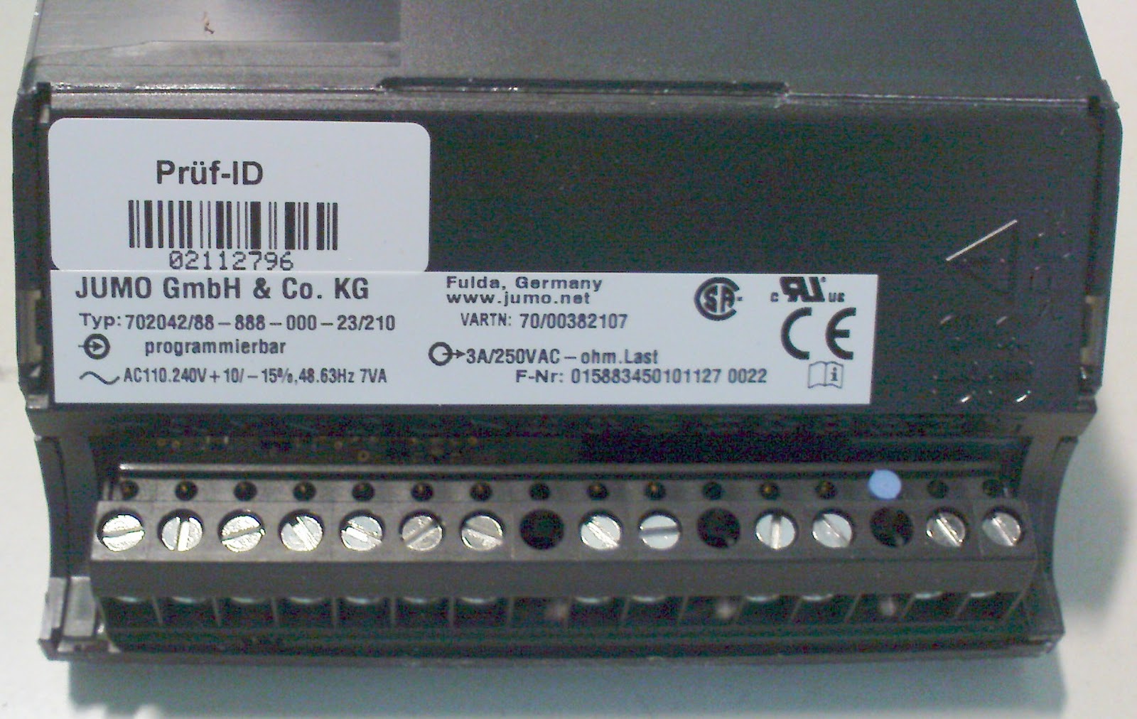 Οι συνδέσεις γίνονται εδώ.